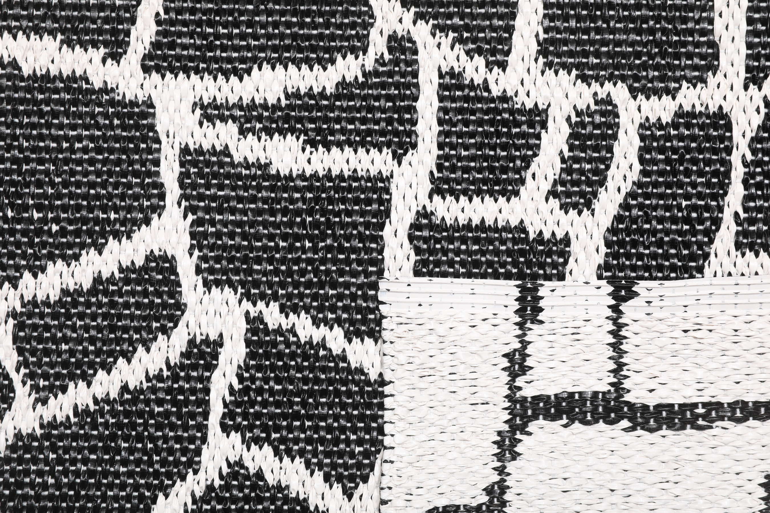 Terrazzo - Black / Cream White 200 x 280 cm Plastic Rug - Rugvista