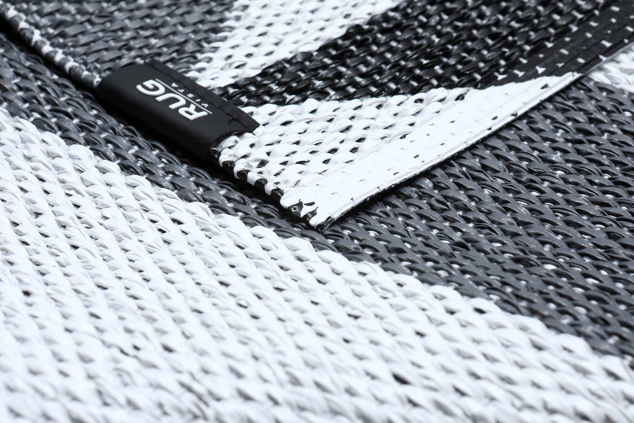 Circus - Black 150 x 200 cm Plastic Rug - Rugvista